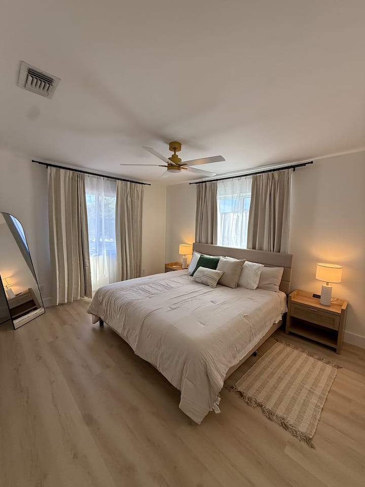 Cozy King Apt In Soso Near Palm Beach & Downtown - West Palm Beach, FL