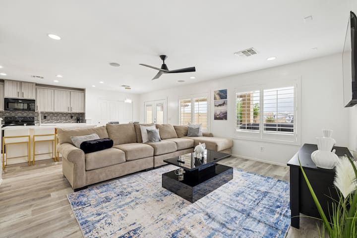 Charming 5 Bedroom Home, Private Pool And Hot Tub - Queen Creek, AZ