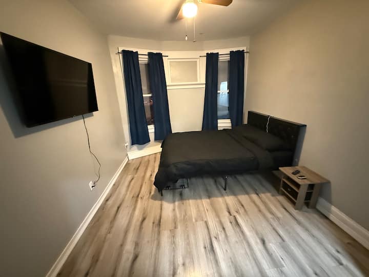 1b - Bedroom In Shared Apartment Near Ewr & Nyc - Elizabeth, NJ