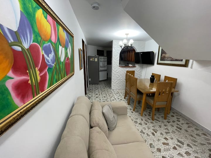 Cómoda Casa En Rio Negro, Ubicación Estratégica! - Rionegro