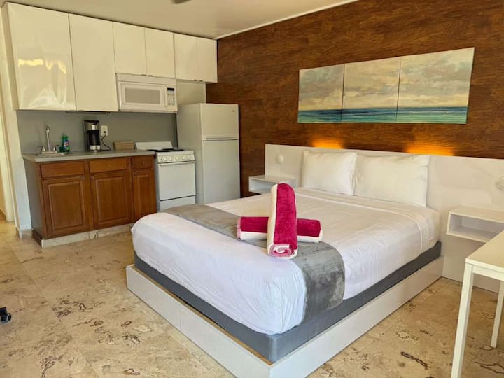 Warm & Inviting Beach Studio Near Pompano Pier #4 - Orchid Beach, Pompano Beach