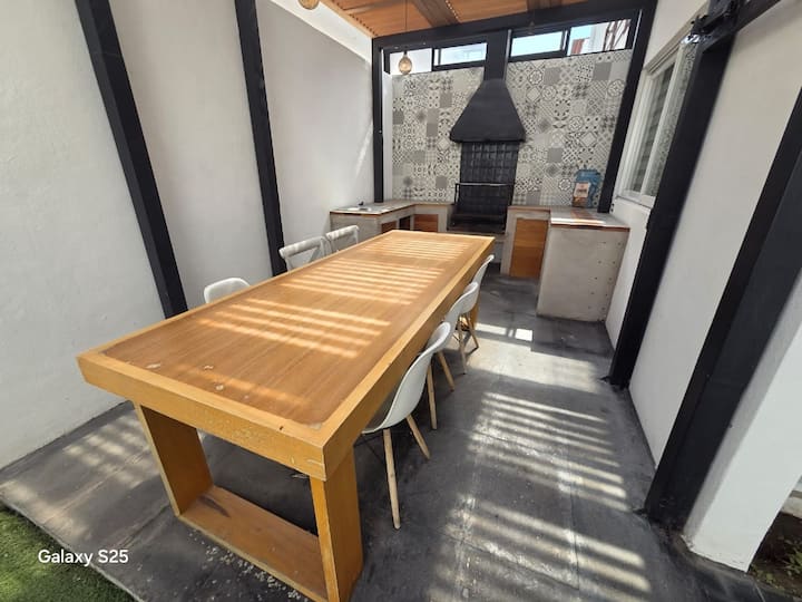 Amplia Casa Con Asador Y Patio Privado En Zibata - Querétaro