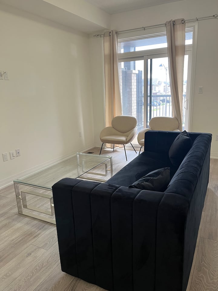 1 Bright & Spacious 4br Retreat Close To Airport - Vaughan