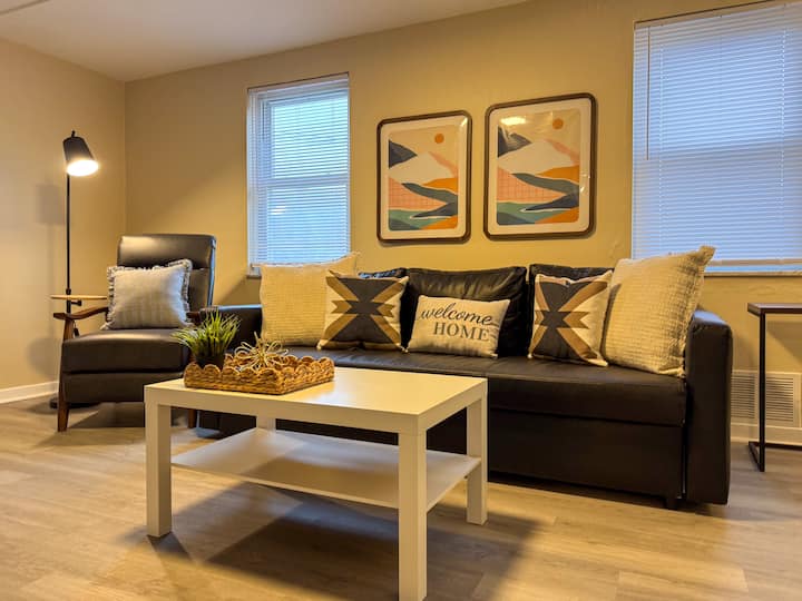 Pitt Townhouse 8 Beds 3 Bedrooms | Crews Welcome! - Old Mill, West Mifflin