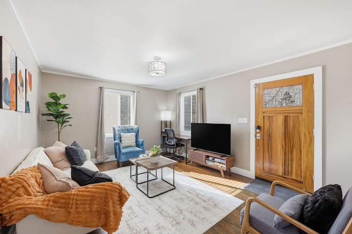 Retro Mid-mod Hideaway: Near Wakemed & Downtown - Raleigh, NC