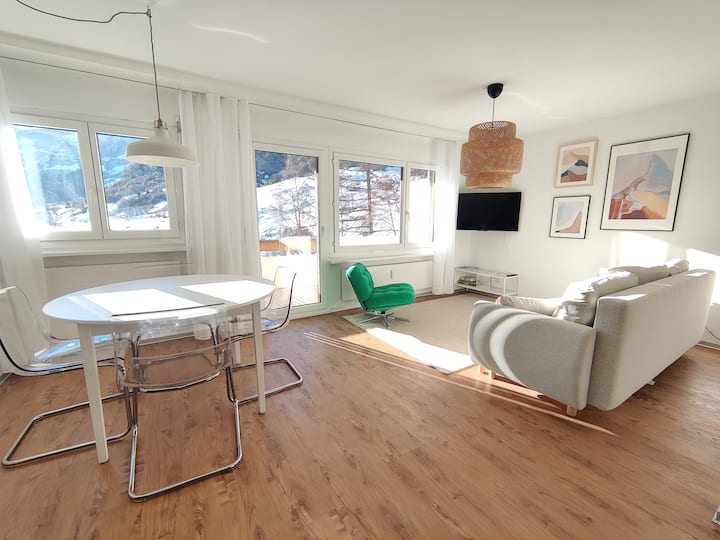 Big Studio, Just Renovated, Great Views + Parking - Leukerbad