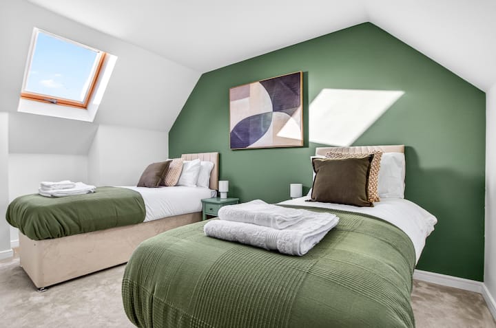 Sleeps 10 | 1gbwi-fi | Pool Table | Drive Parking - Bedford, Royaume-Uni