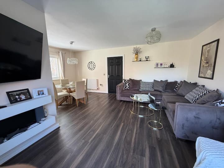 10 Beds I Driveway | 1gbwi-fi | Pool Table - Bedford, Royaume-Uni