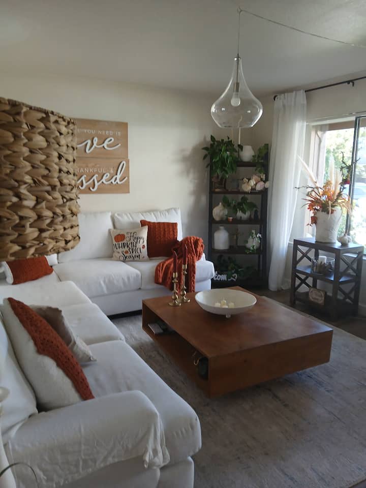 Clean, Contemporary Room With Easy Parking. - Davis, CA