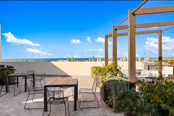 City Meets The Sea - Maroochydore. - Maroochydore