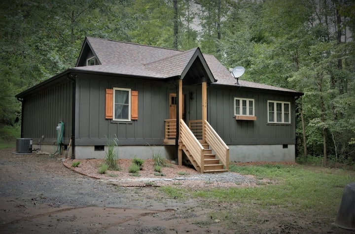 Creekside Cottage W/ Private Lake & Beach Access - Chimney Rock, NC