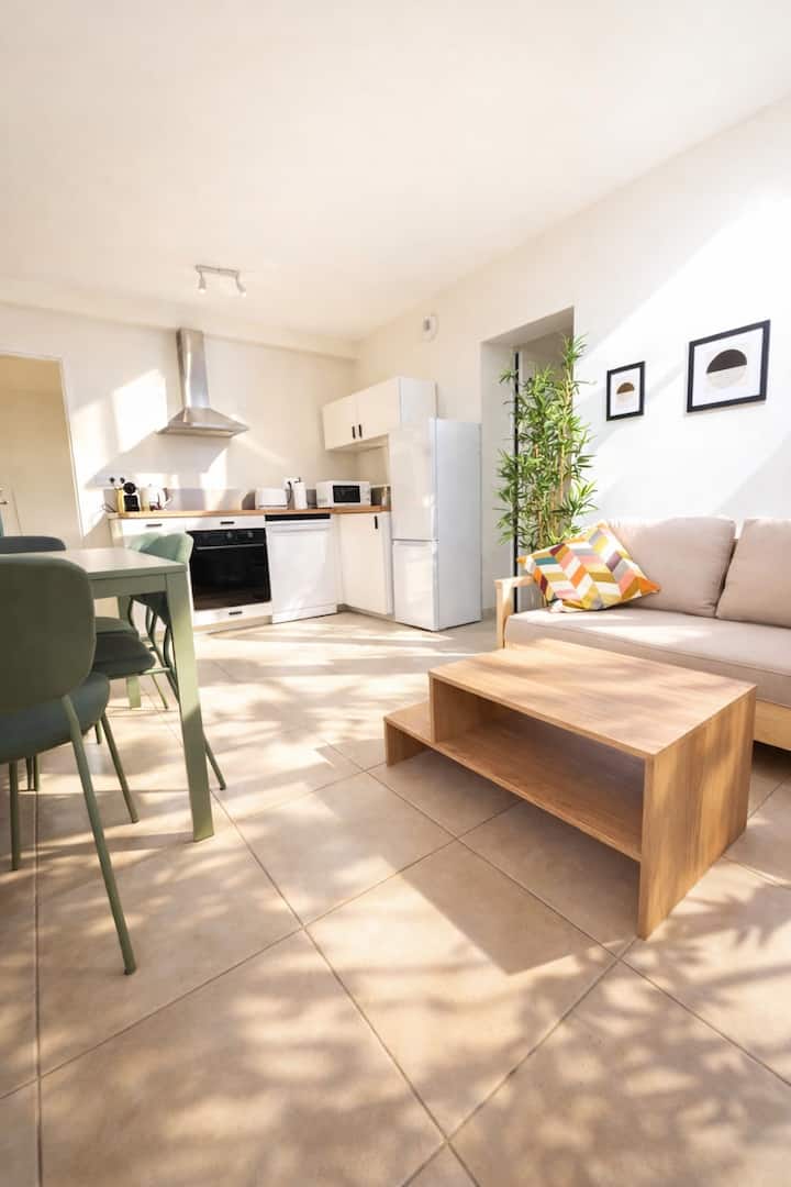 Le Jardin Rousseau : 1 Chambre/4 Voyageurs/jardin - Oyonnax