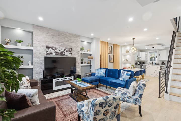 Luxe Oasis/ Gym/ Near Stadiums & Hospital/ Rooftop - Philadelphia, PA