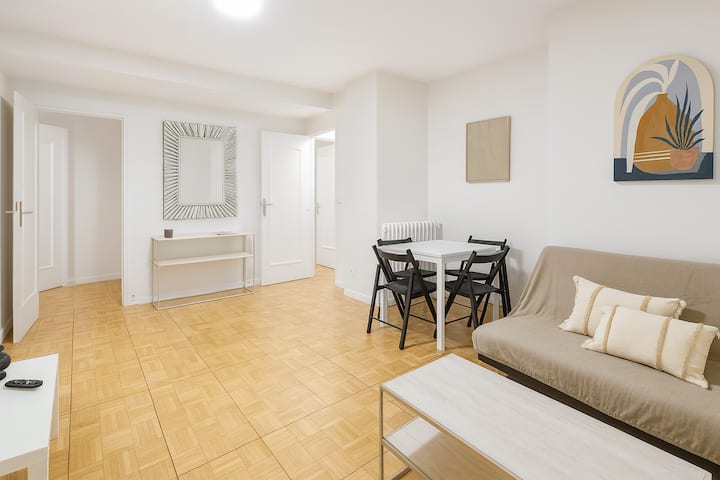 Salon + 2 Chambres – Calme & Confort à Vaucresson - Vaucresson