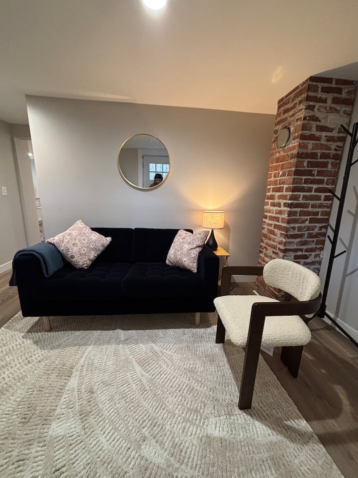 Cozy Modern 1br • Kitchen • Laundry • Wfh Desk - Everett, WA