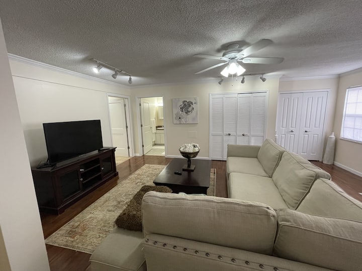 One-level No-step Apartment In Westlake W/w+d - Avon, OH