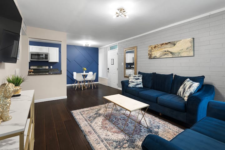 Central Phx 2br Retreat • Pool • Walkable - Phoenix