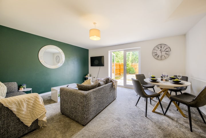 New! Private Driveway, 2.5 Bath, Fast Wifi - Kenilworth