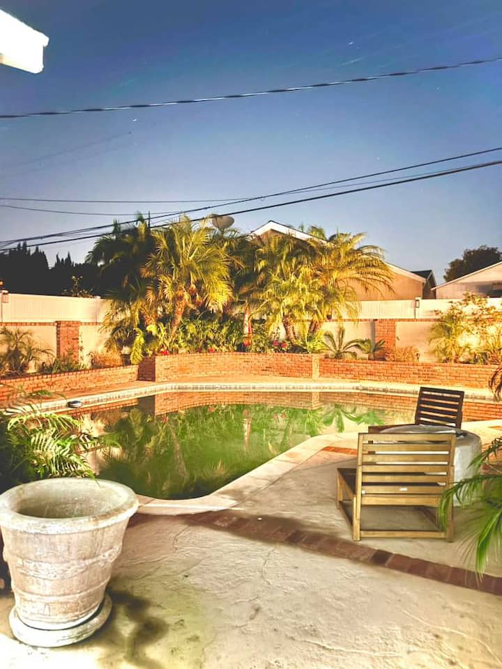 Grand 3-bedroom Haven In La With Outdoor Pool - El Segundo, CA