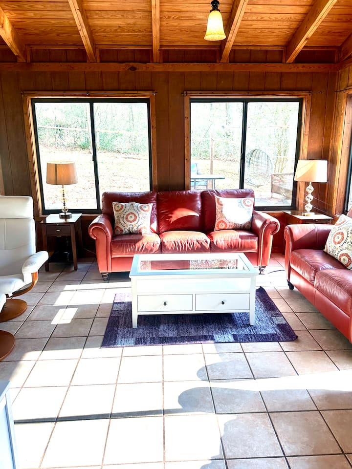 Comfortable  Alpharetta Getaway - Alpharetta, GA