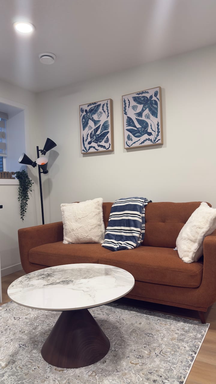 Spacious & Cozy Suite In Edmonton Sw - Edmonton