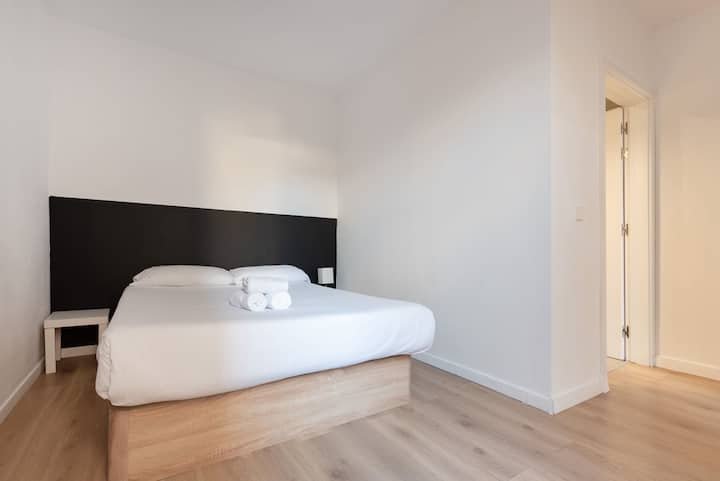 Flat Plaza Cataluña Square - Barcelona