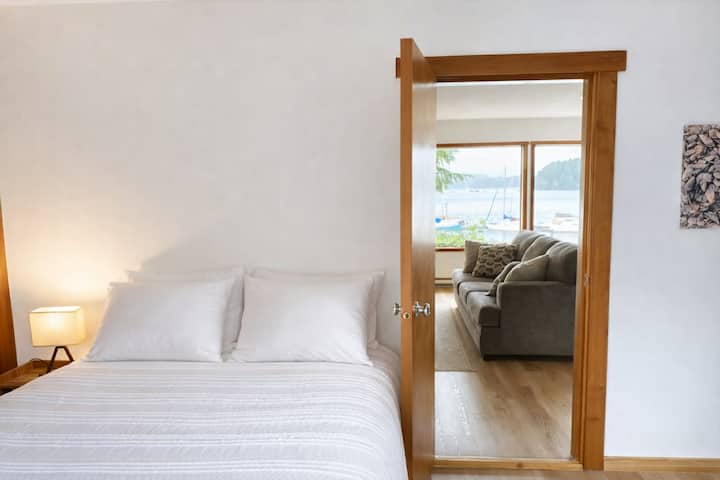 Queen Room (Ocean View Through Lodge) - Tofino
