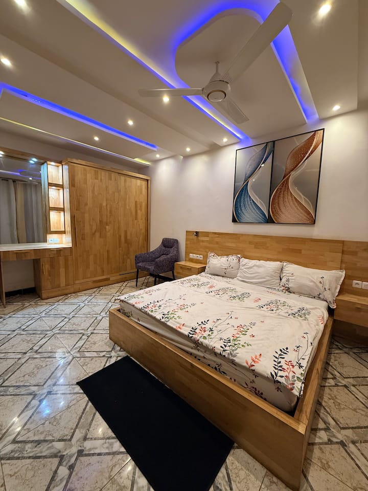 Bois Doux - Studio Rouge Et Bleu - Benin