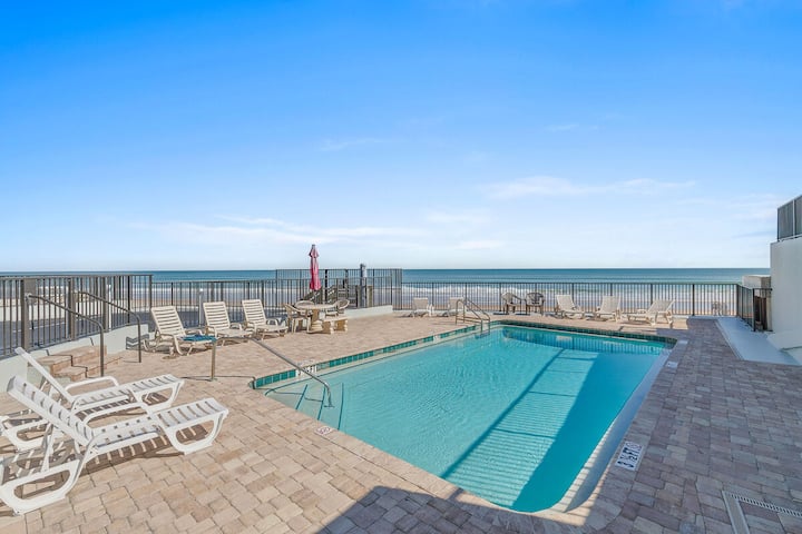 Oceanview Getaway W/ Pool & Beach Access - Daytona Beach, FL