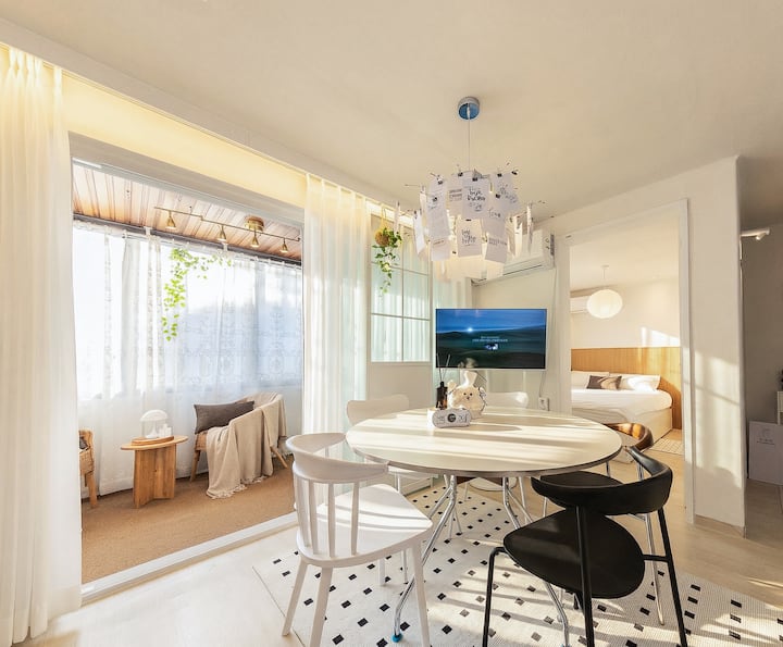 감성 테라스*성수역 도보7분*3q*연무장길*짐보관*무신사*팝업스토어*두쫀쿠*롯데타워*홍대 - Seoul