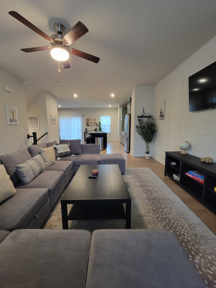Lux 3br Oasis: Fishing Pier, Pool, Beach Access - Chesapeake, VA