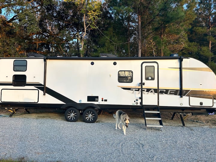 Tracer 2024 + Firepit + Outdoor Kitchen - ビューフォート, SC