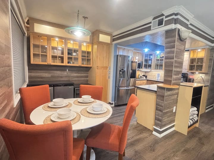 Upscale Tempe 2br Getaway • Walkable To Asu & Mill - Tempe, AZ