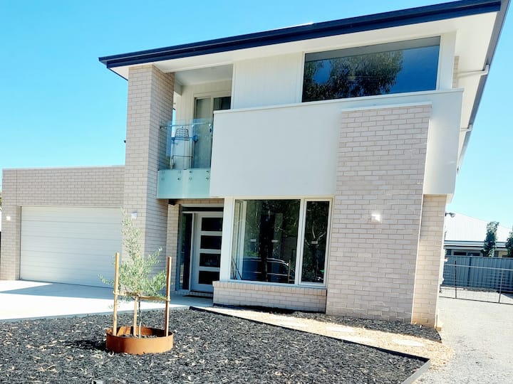 “Big Modern Getaway • Steps To The Boat Ramp!” - Bundalong