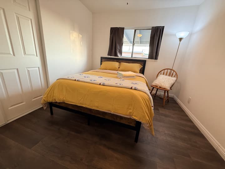 2mi To Ont · Pkg · Kitchen · Shared Bath · Laundry - Montclair, CA