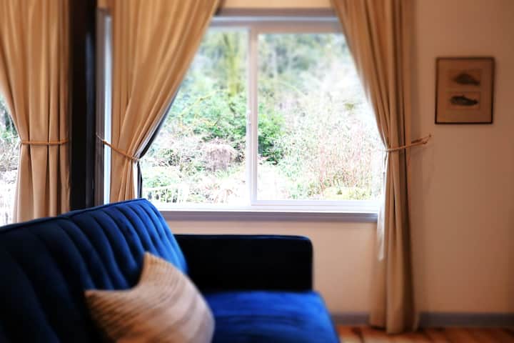 Raindrop Getaway - Loft & Sauna Retreat - Federal Way, WA