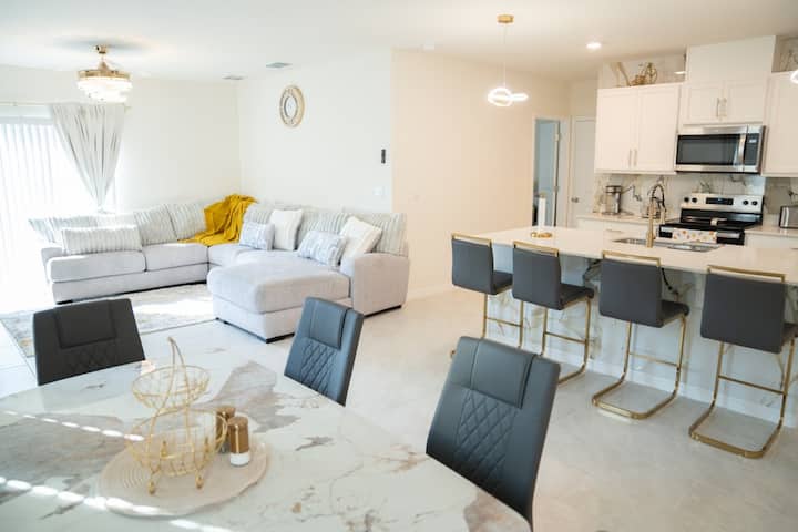 4 Bedrooms 3 Full Bathroom Gorgeous Home. - Winter Haven