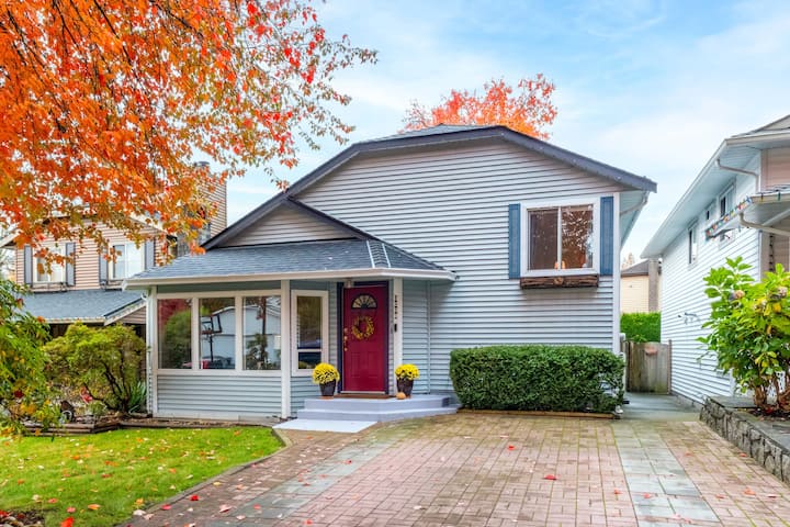 Cozy Family Home In Beautiful North Vancouver - Port Moody