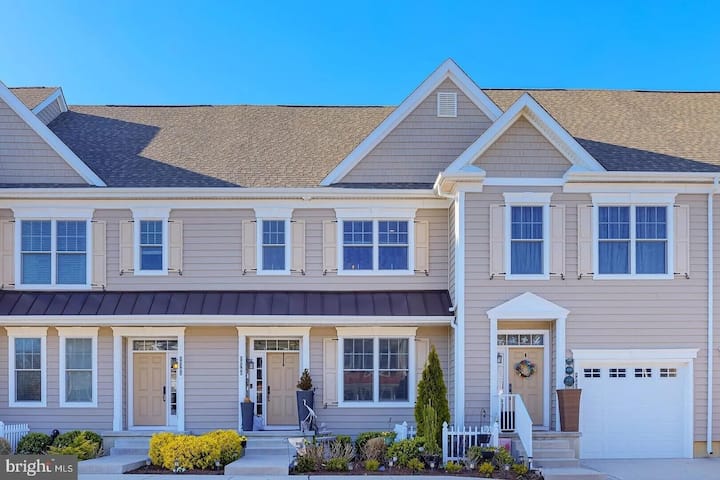 Upscale 3-bedroom Townhome In Center Of De Beaches - Lewes