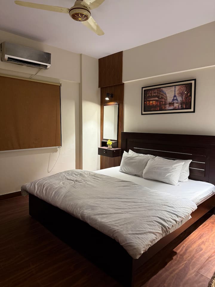 Seaside Serenity: A Cozy Wooden Stay - Karachi