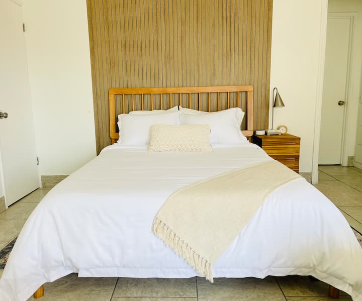 Downtown Studio Free Parking Beach Conv Ctr 1 Mile - Long Beach, CA