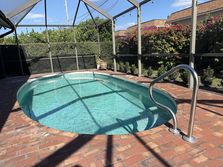 Homey Oasis With Heated Pool 5 Minutes From Beach - Naples, FL