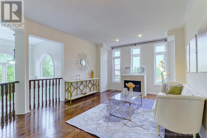 Cozy House In Richmond Hill - Markham, Canada