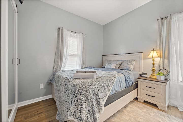 Cozy Spring Cottage L Newnan Square - Newnan, GA