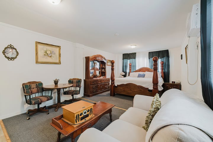 Little Red House With Vintage/retro Feel To It! - Ocala, FL