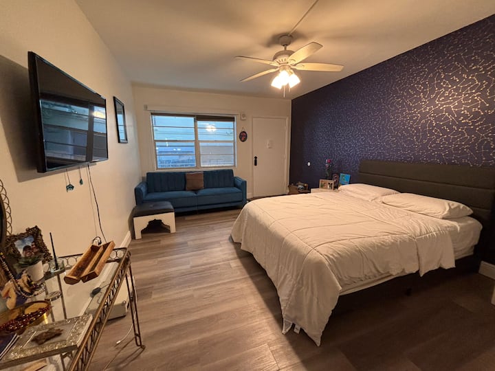 Miami Beach Escape-walk To The Sand - South Beach, FL