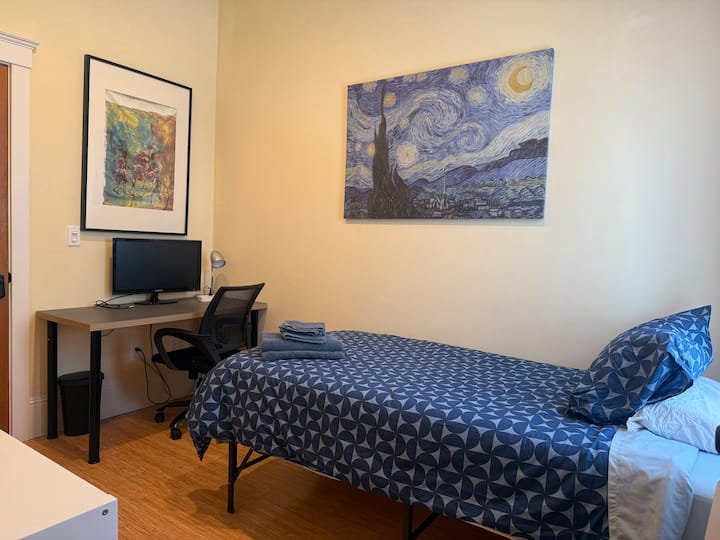 Simple Twin Room · Artsy Home · Yoga Dance Studio - Oakland, CA