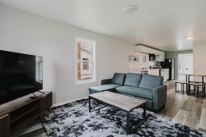 Renovated 2br Near Nd W/ Garage & Fenced Yard - Mishawaka, IN