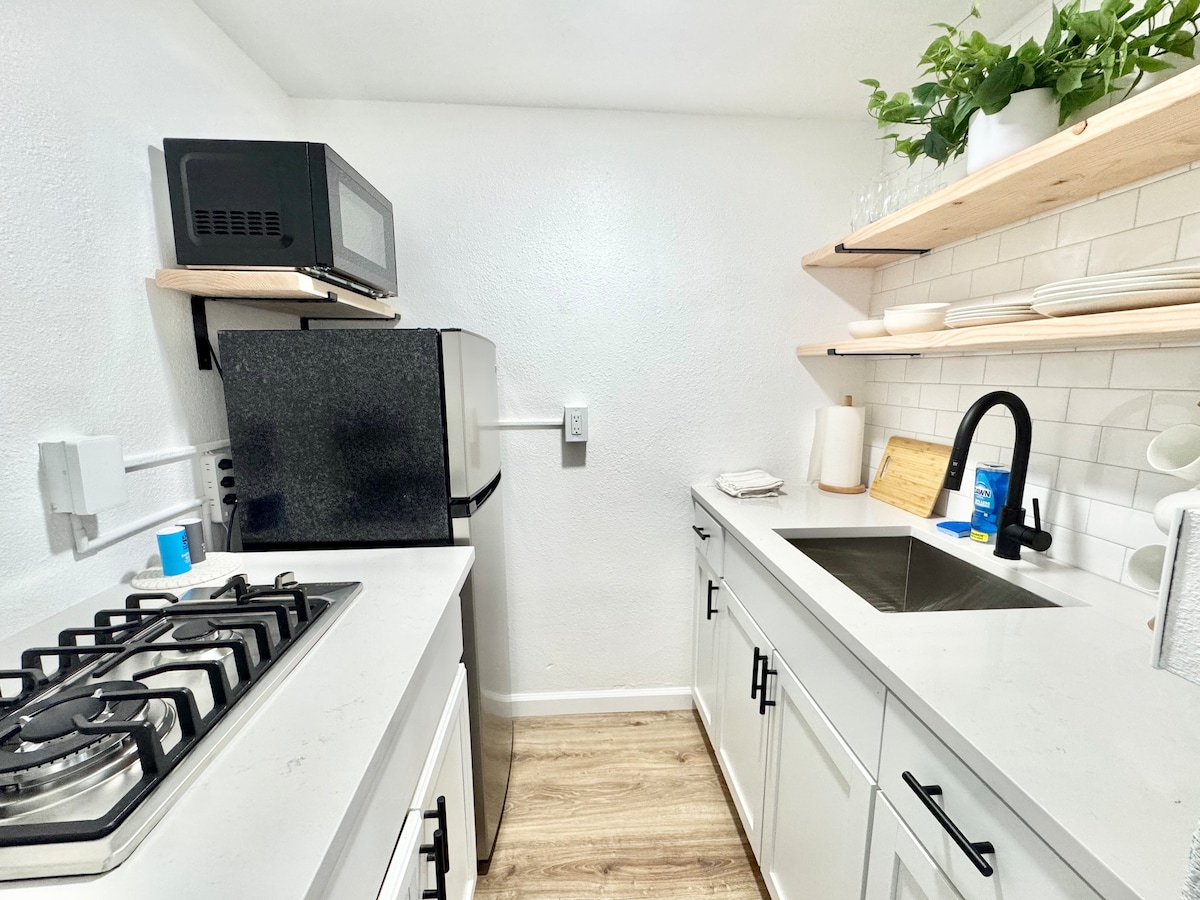 Perfect Studio in DSM - Steps to DT - Free Parking - Apartments for ...