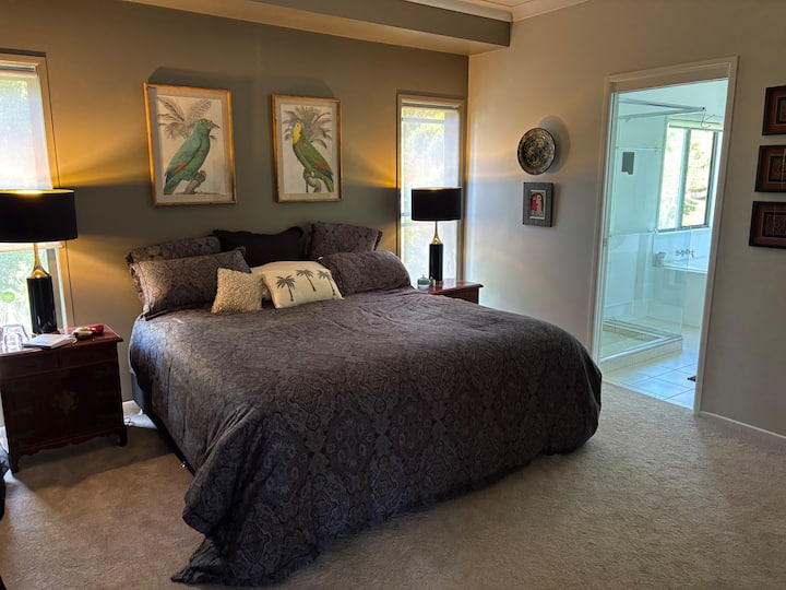 King Size 'Hotel Style' Suite - Private Access - Sunshine Coast